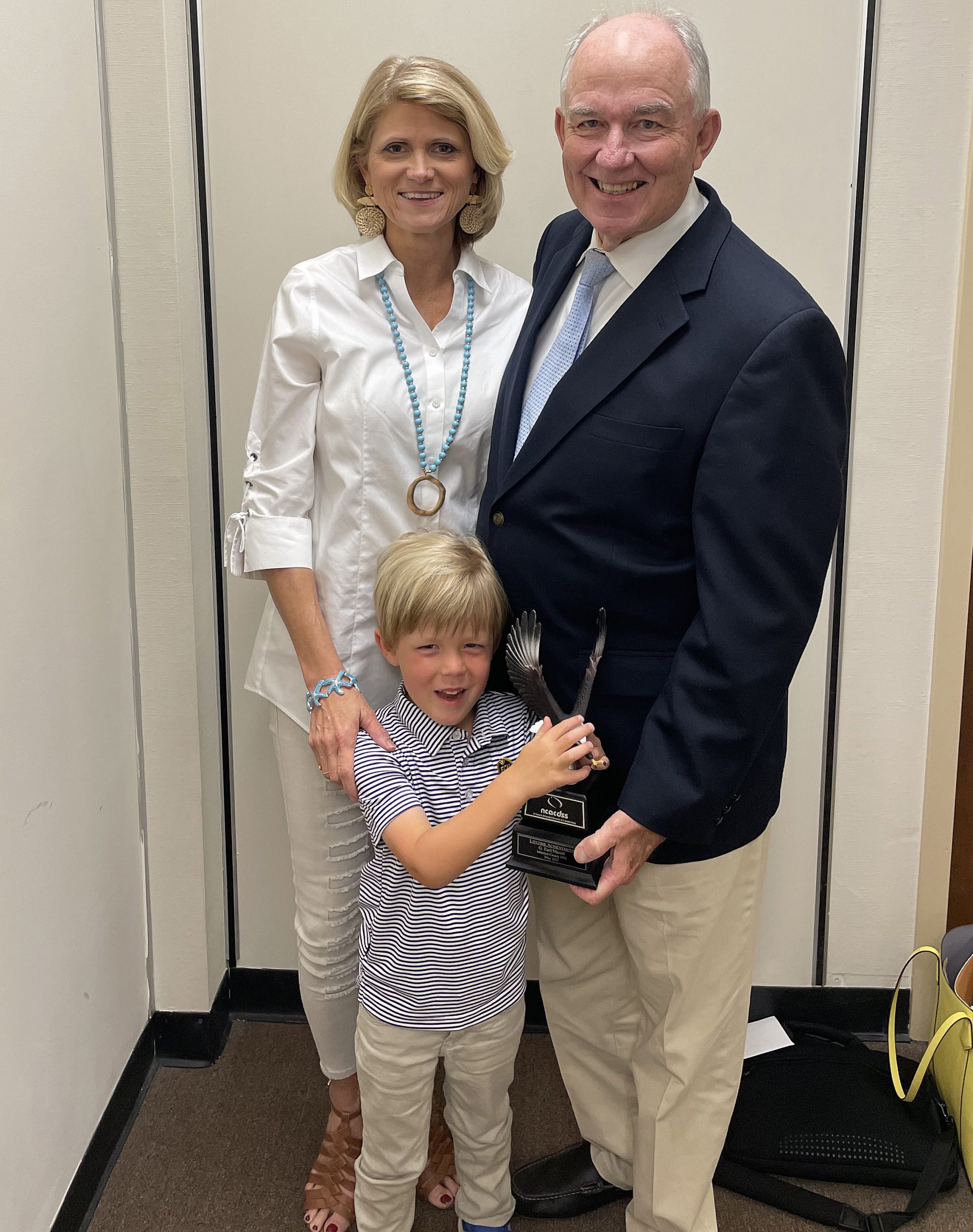 Earl Marett Receives Lifetime Achievement Award – JoCo Report