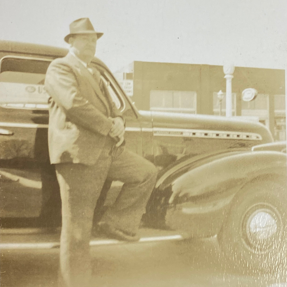 Woodall Family Donates Benches For Benson Town Hall | JoCo Report