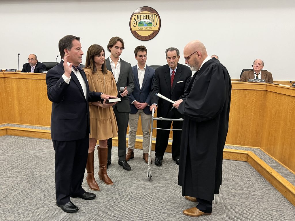 Smithfield Mayor, Councilmen Receive Oaths Of Office – JoCo Report