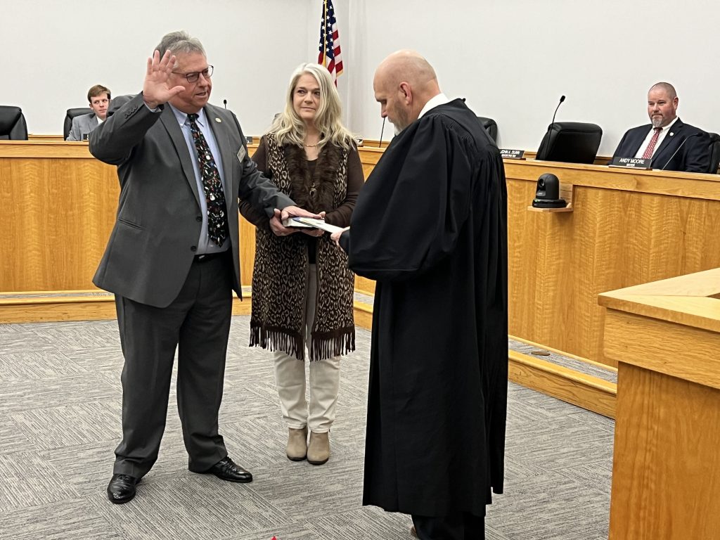 Smithfield Mayor, Councilmen Receive Oaths Of Office – JoCo Report