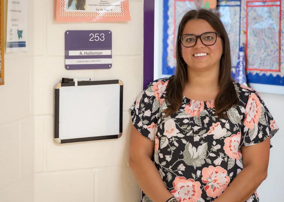Ashley Holloman Named JCPS 2024 Career & Technical Education Teacher Of ...